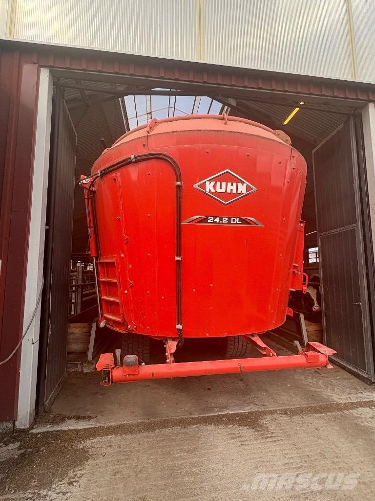 Kuhn Profile 24,2 DL, Uppsala, Suecia - mezcladoras distribuidoras de ...